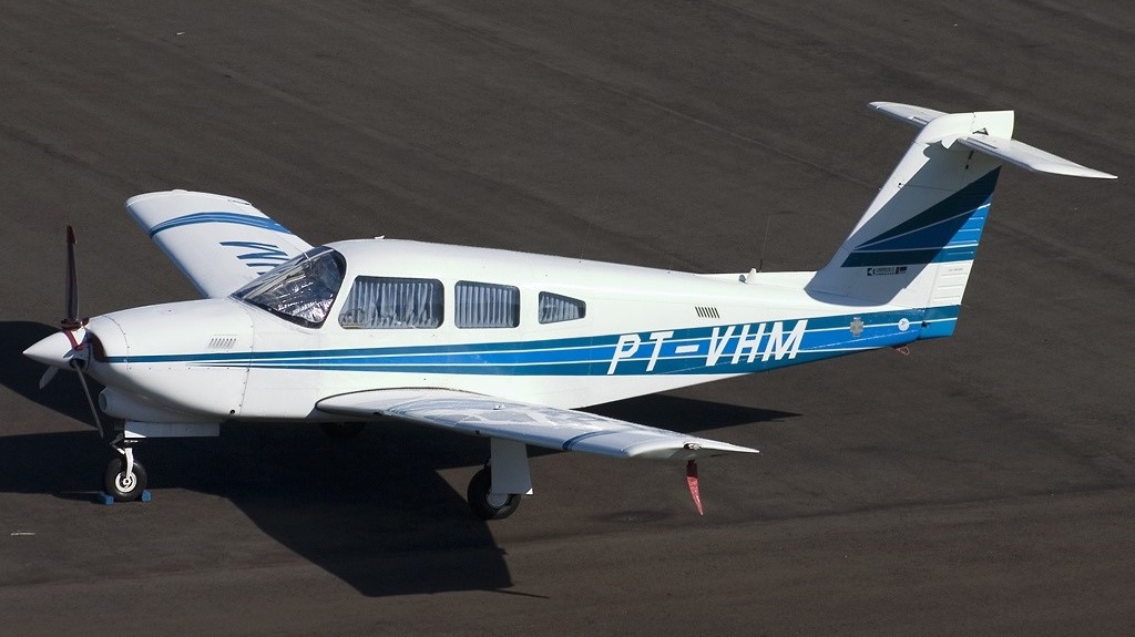 Piper PA-28R Arrow / Embraer EMB-711 Corisco / Chincul PA-28 Cherokee ...