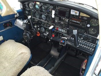 Piper PA-28R Arrow / Embraer EMB-711 Corisco / Chincul PA-28 Cherokee ...